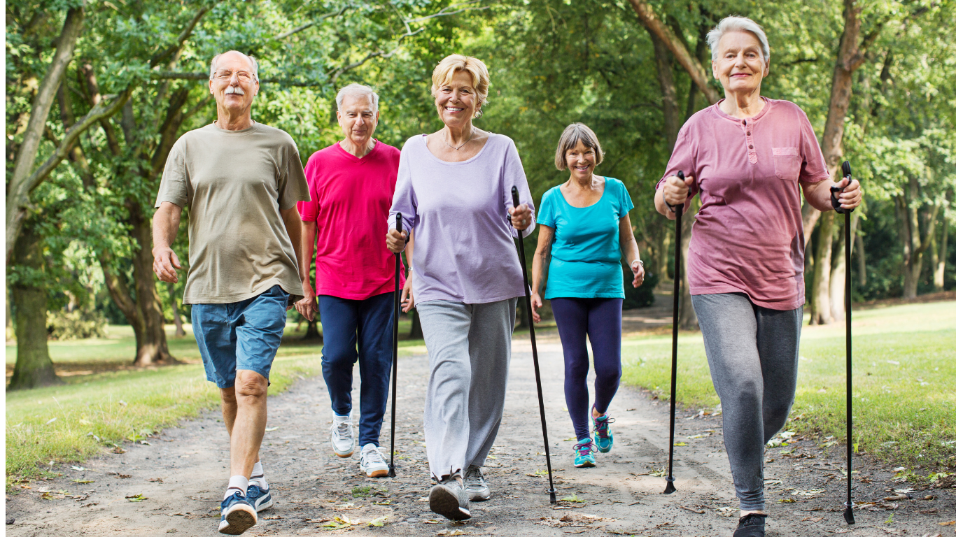 Tips for Making Friends in Senior Living | South Port Square